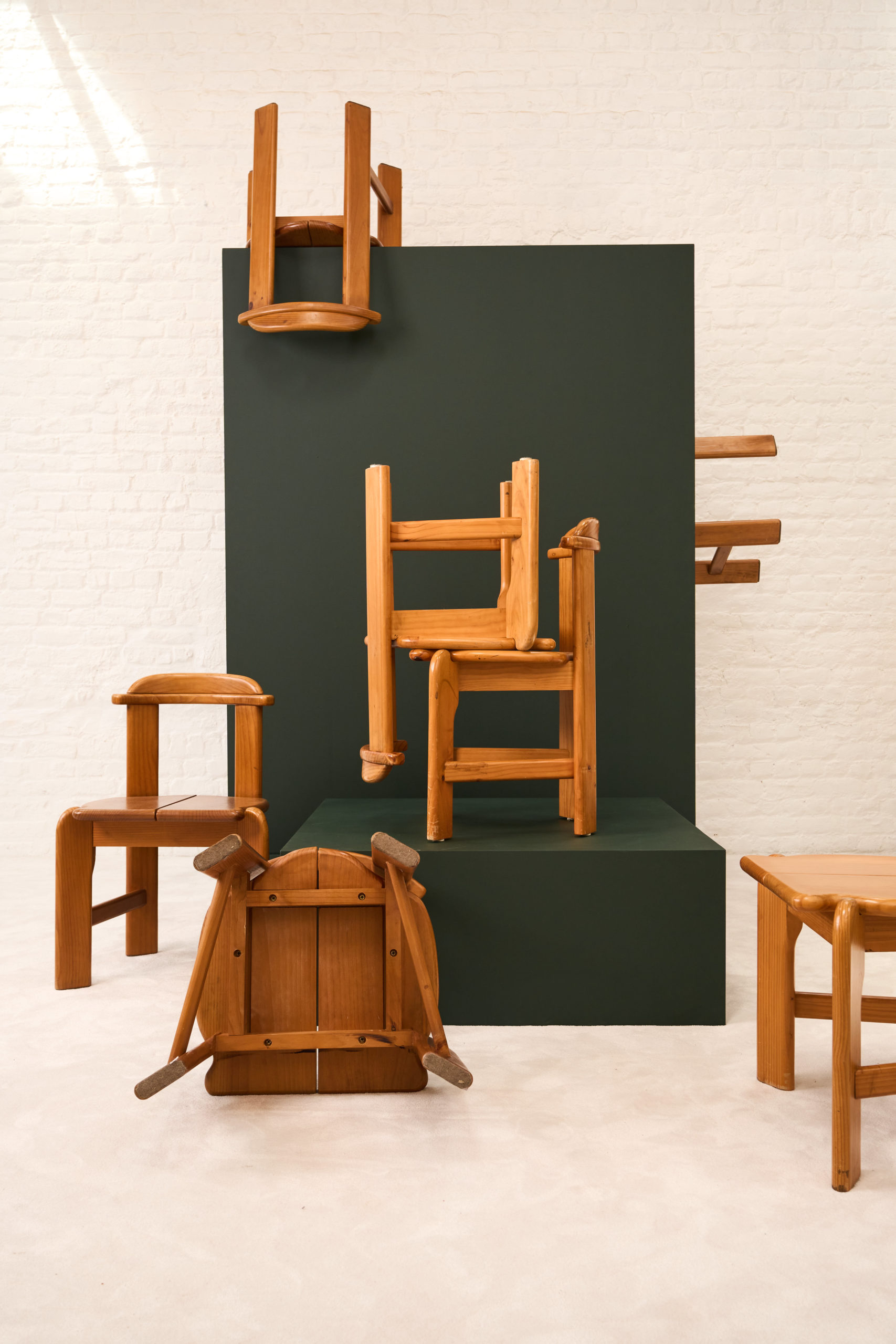 SET OF 7 ABSTRACT CHAIRS — Leonet Hoang